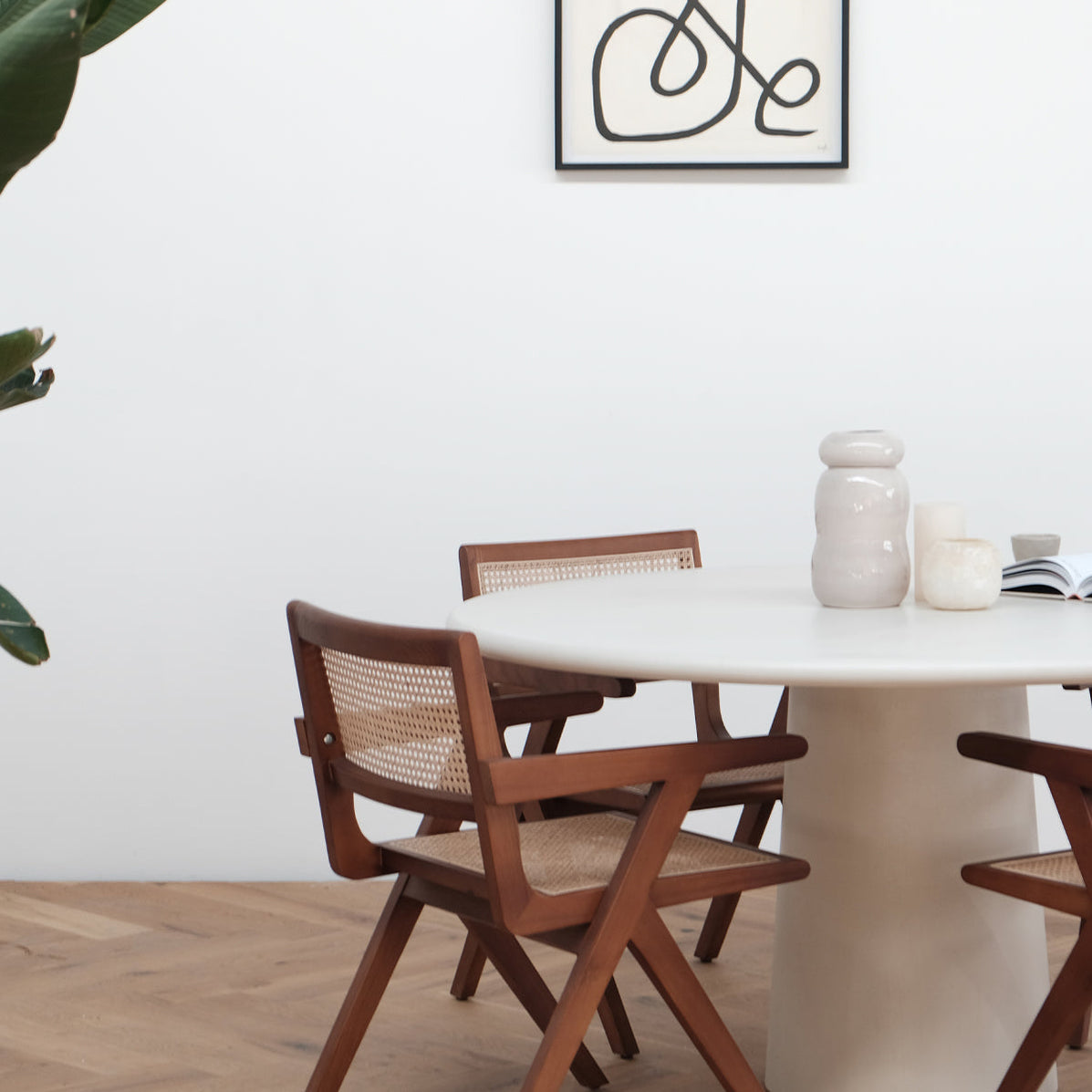 Round concrete look dining table - Brocas - StoneSkin - Conical table ...