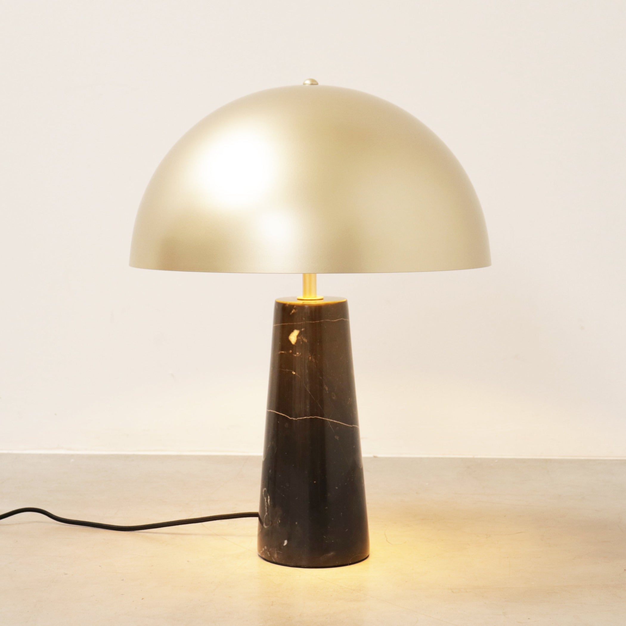 Gouden Lamp met marmeren voet - Merit - Goud/Zwart Marmer — Furnified