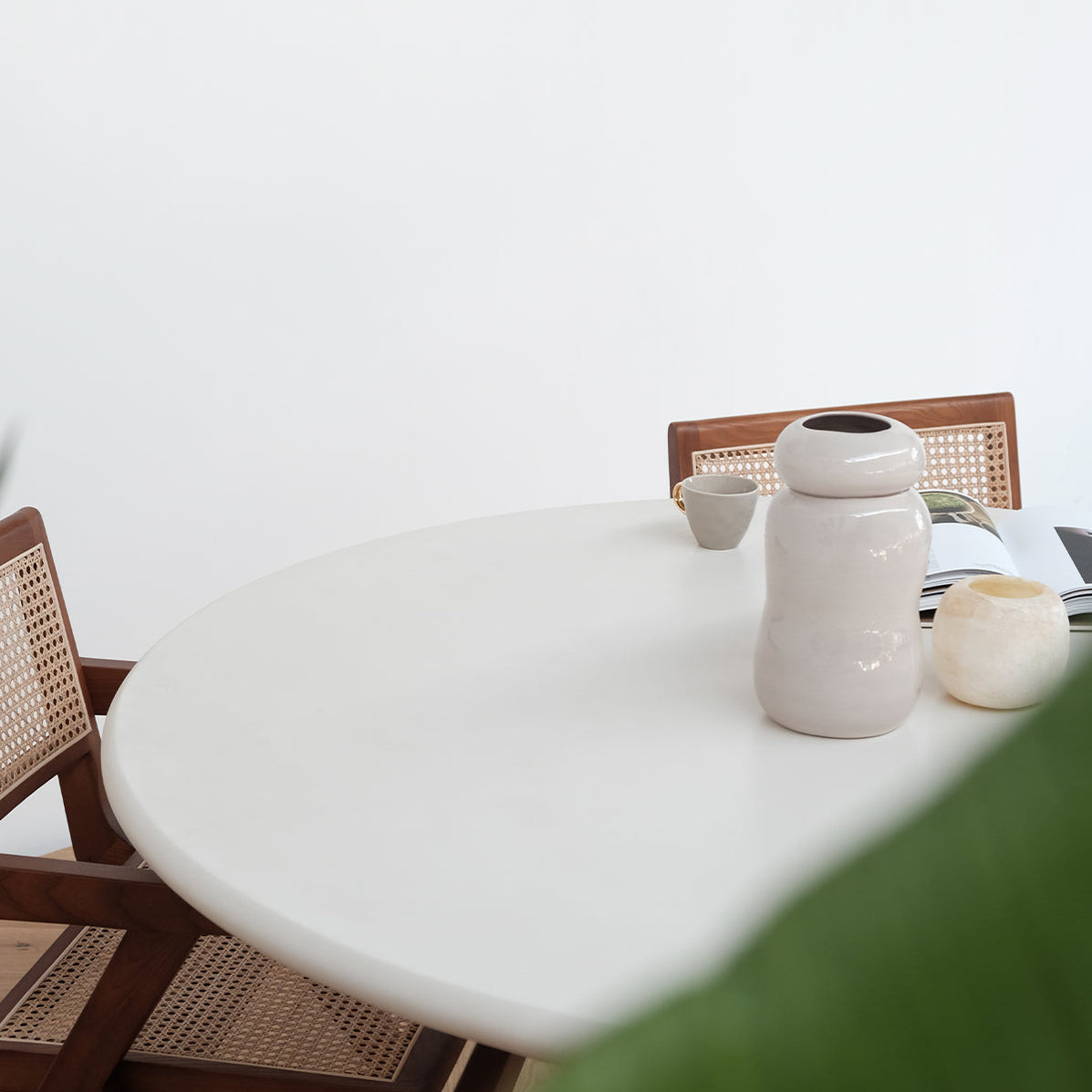 Table à manger ronde - Beton Ciré - Legna — Furnified